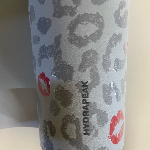 HYDRAPEAK | Dining | Hydrapeak Grande 25oz Leopard Lip Print Stainless ...